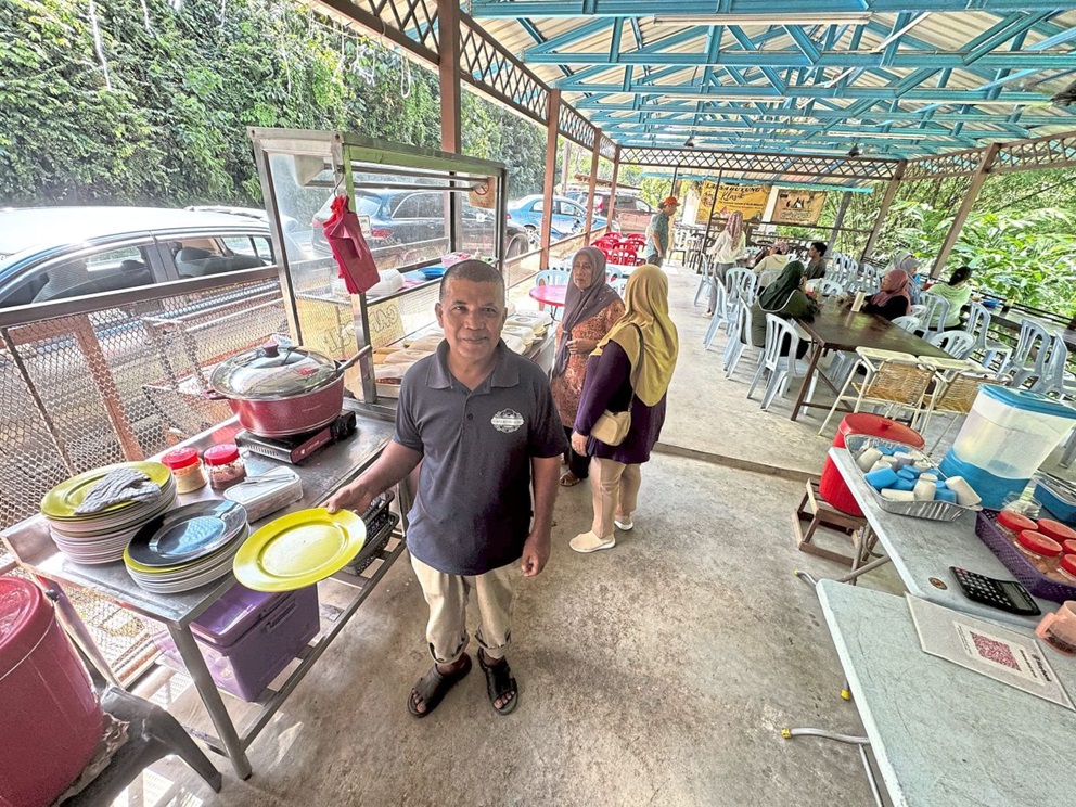 KDEB Waste Management - Dusun Tua businesses weigh in on rubbish fees