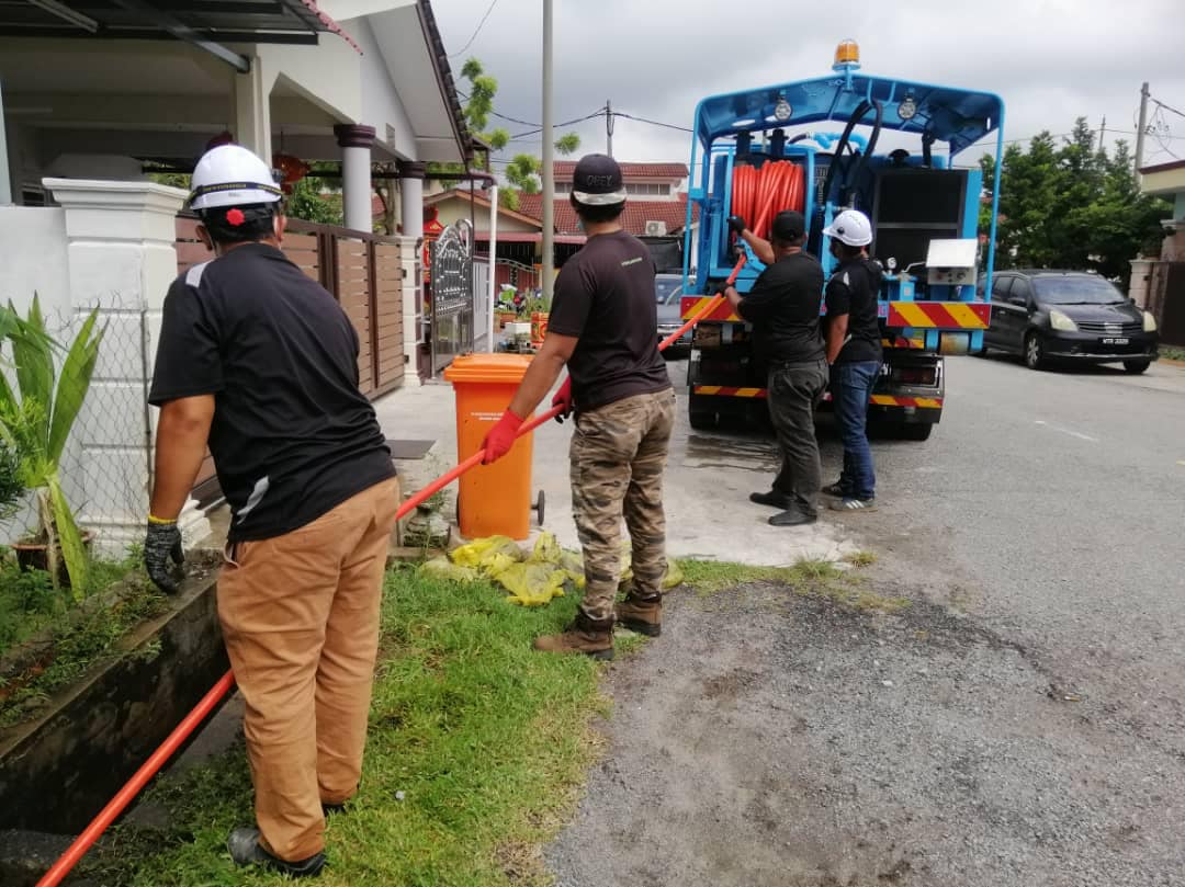 KDEB Waste Management - Operasi Pembersihan Longkang Menggunakan High ...