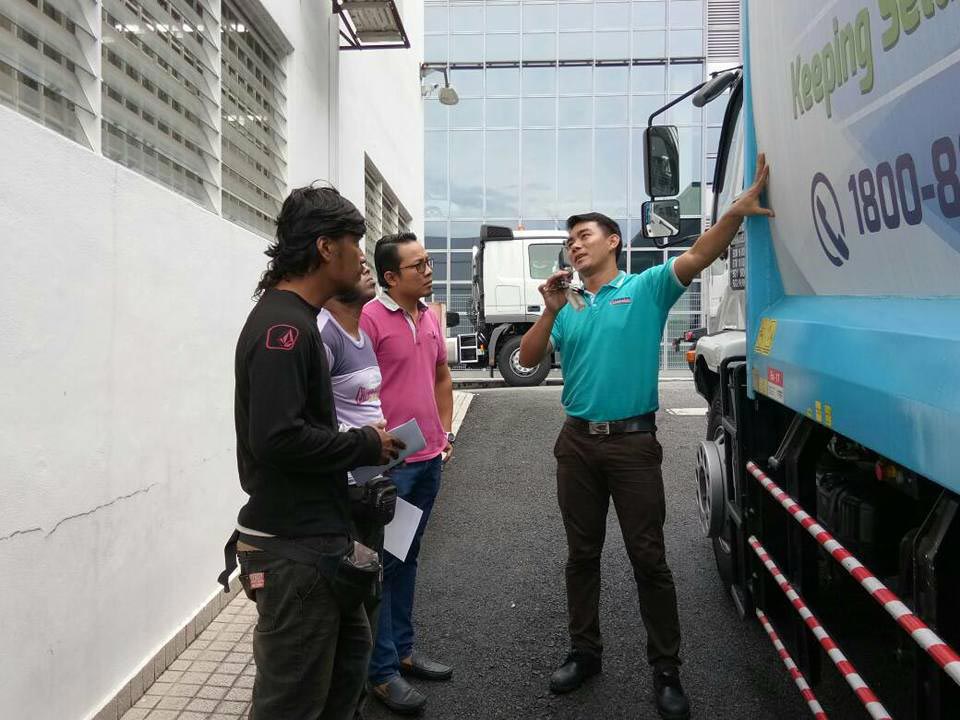 KDEB Waste Management - Handing Over Hap Seng Compactor