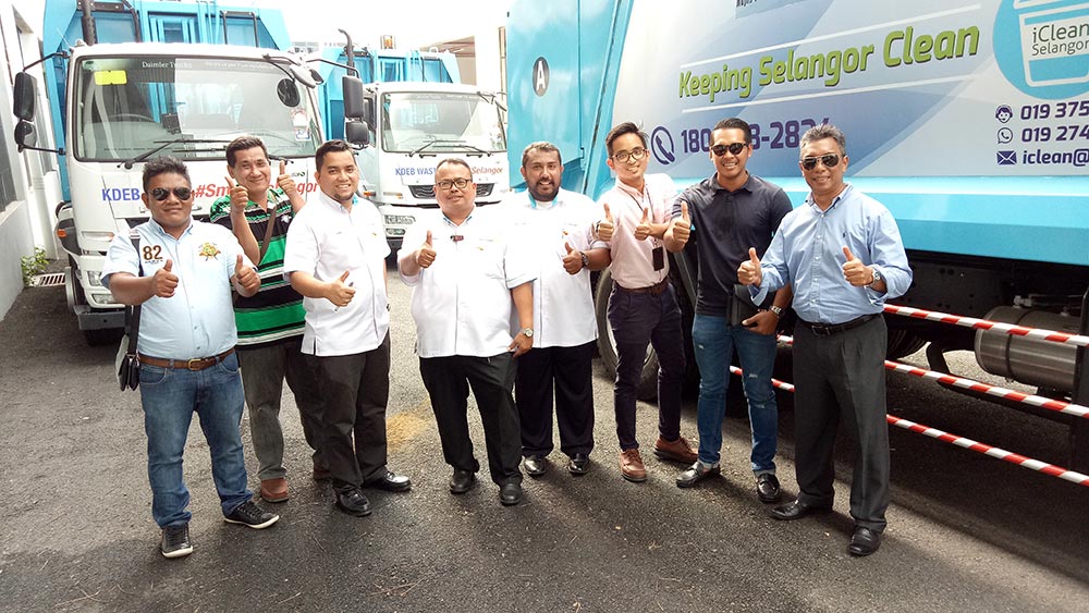 KDEB Waste Management - Handing Over Hap Seng Compactor