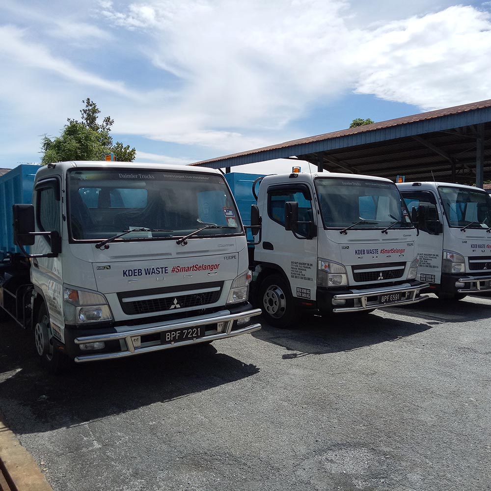 KDEB Waste Management - Handing Over Hap Seng Compactor