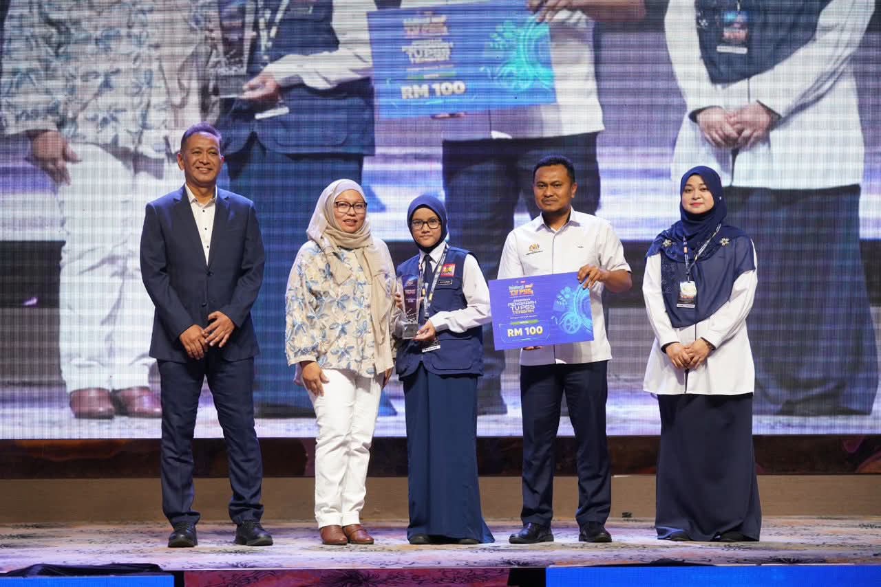 KDEB Waste Management - KDEB Waste Management (KDEBWM) berbesar hati menjadi penganjur Anugerah ...