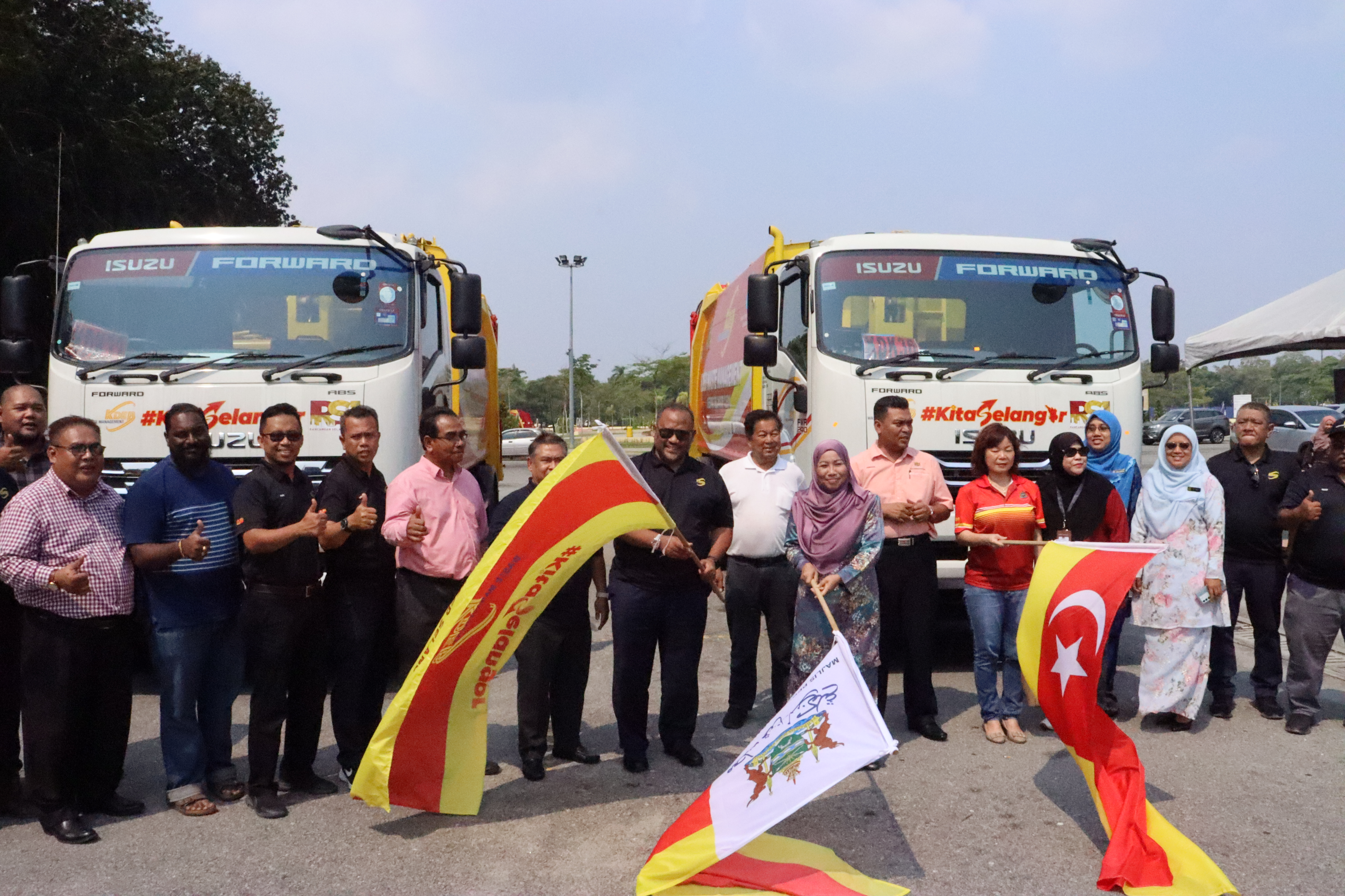 KDEB Waste Management - MAJLIS PENYERAHAN LORI KOMPAKTOR BAHARU KEPADA ...