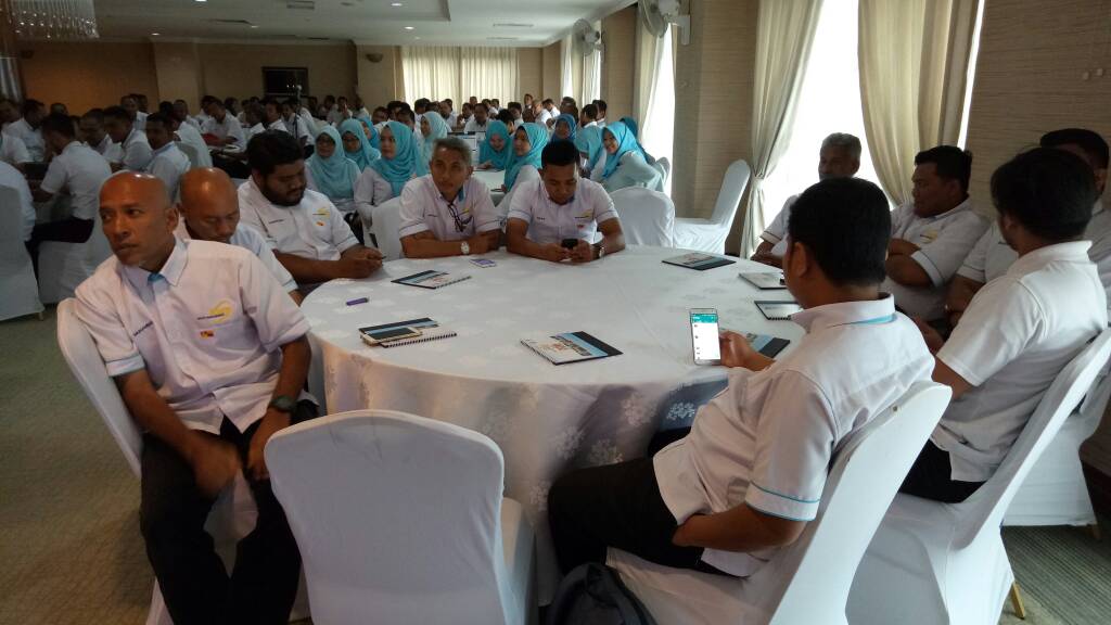 KDEB Waste Management - Majlis Perhimpunan Kakitangan Bersama Pengurus ...