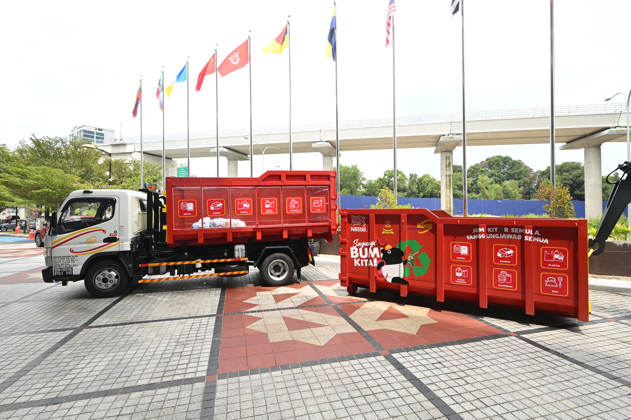 KDEB Waste Management - SIGNING CEREMONY COLLABORATION AGREEMENT ...