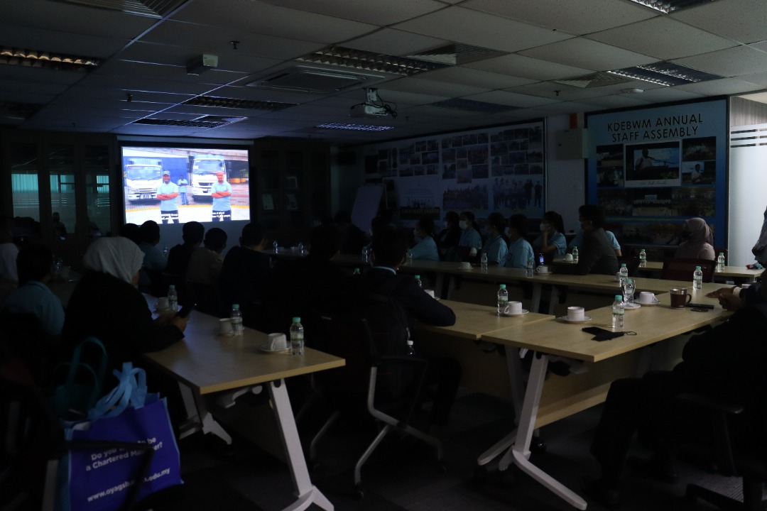 KDEB Waste Management - VISIT BY CAMBODIAN MBA STUDENTS