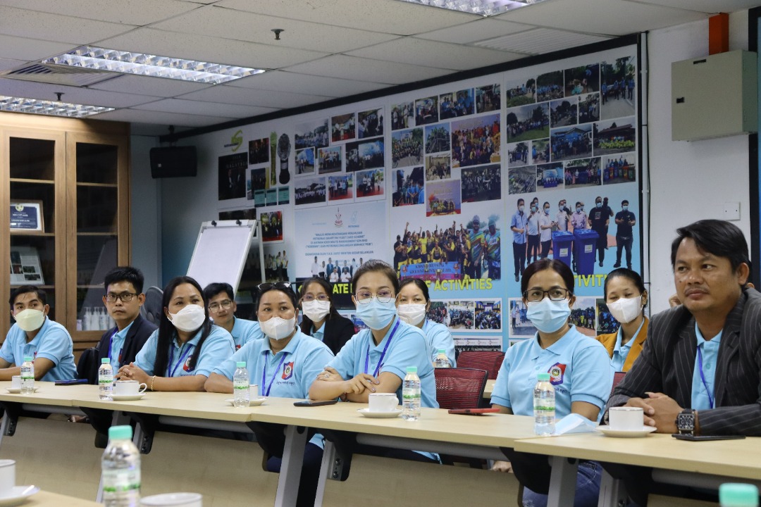 KDEB Waste Management - VISIT BY CAMBODIAN MBA STUDENTS