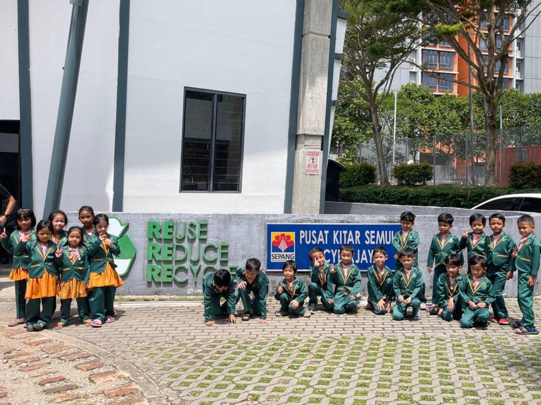 KDEB Waste Management - PROGRAM 3R- SMALL ACTION BIG IMPACT