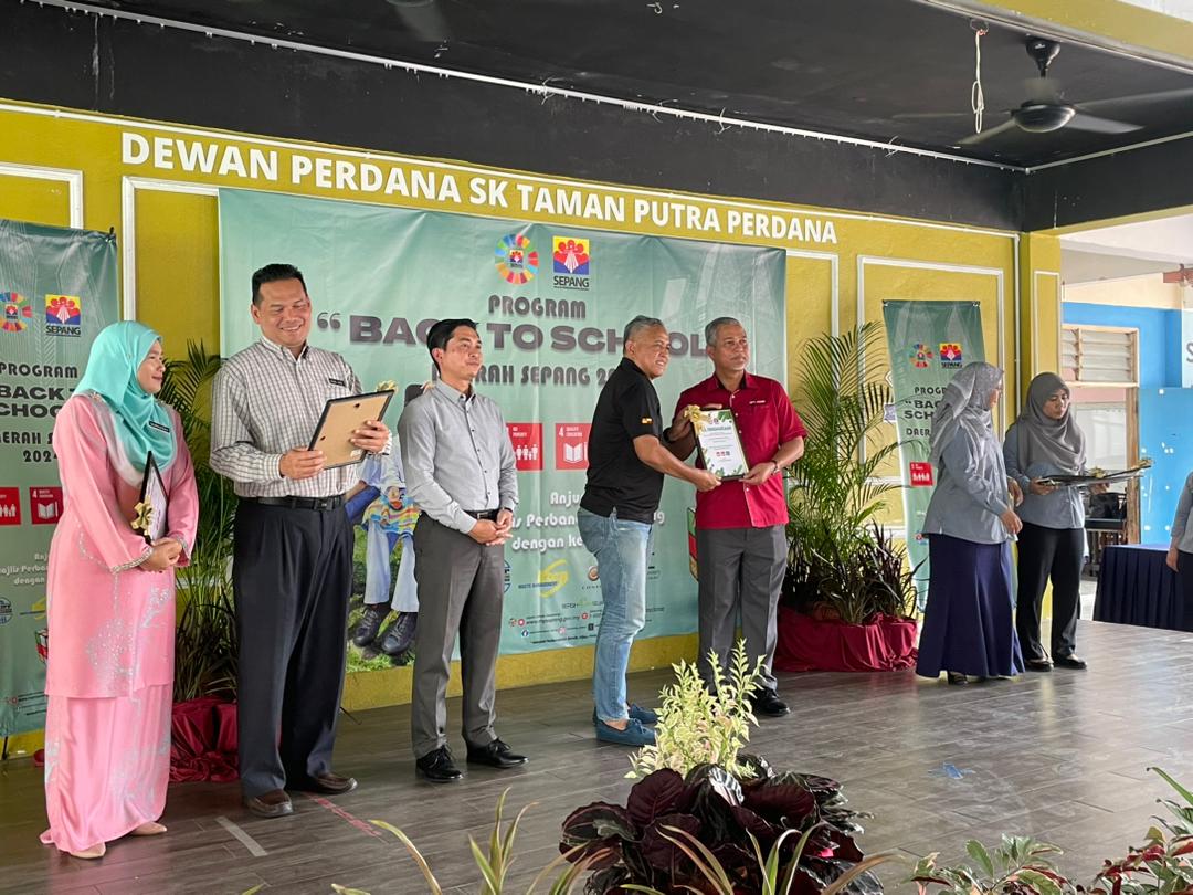 KDEB Waste Management - PROGRAM BACK TO SCHOOL BAGI DAERAH SEPANG