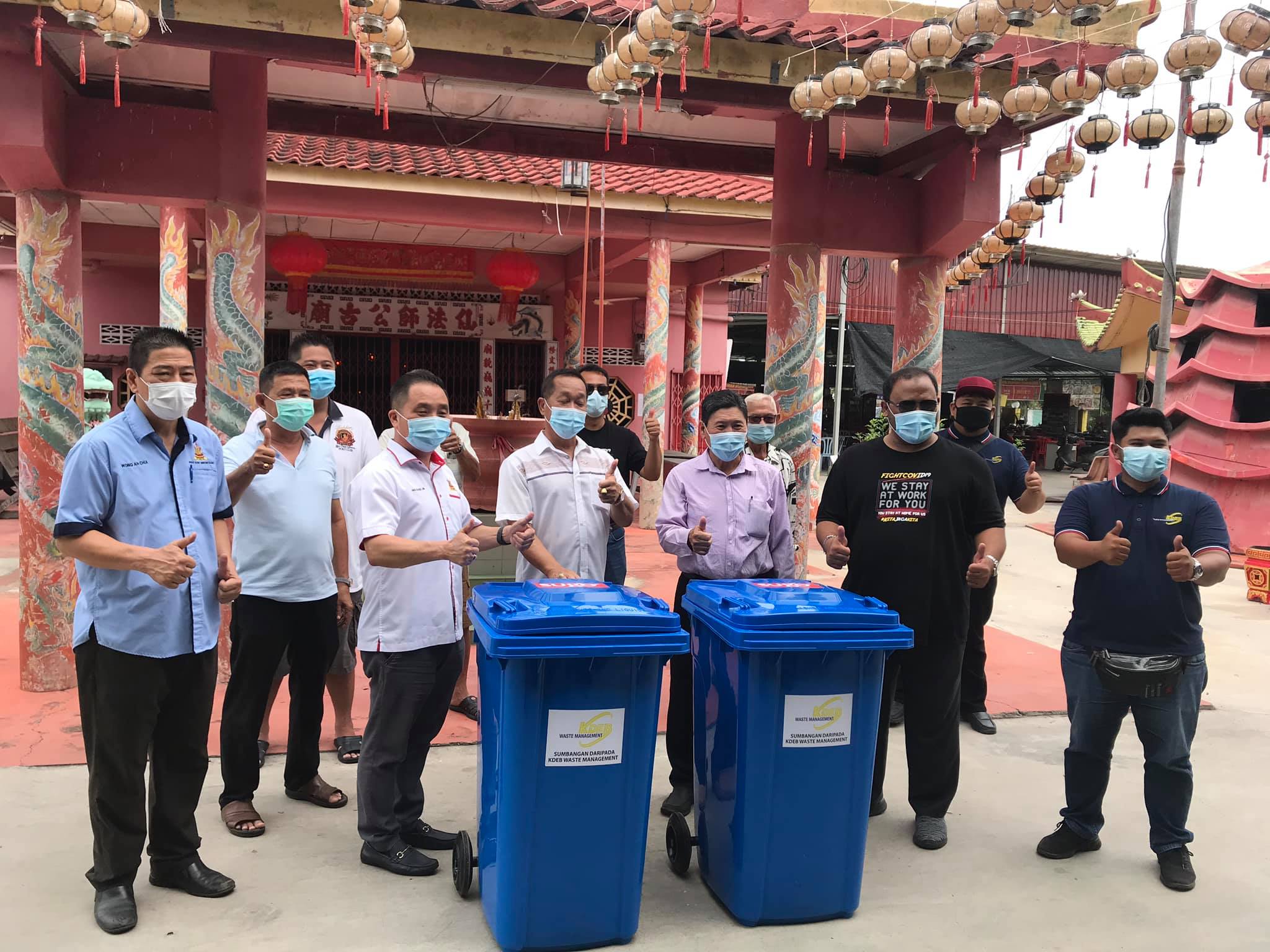KDEB Waste Management - Penyerahan 100 Unit Tong Sampah di Sekinchan