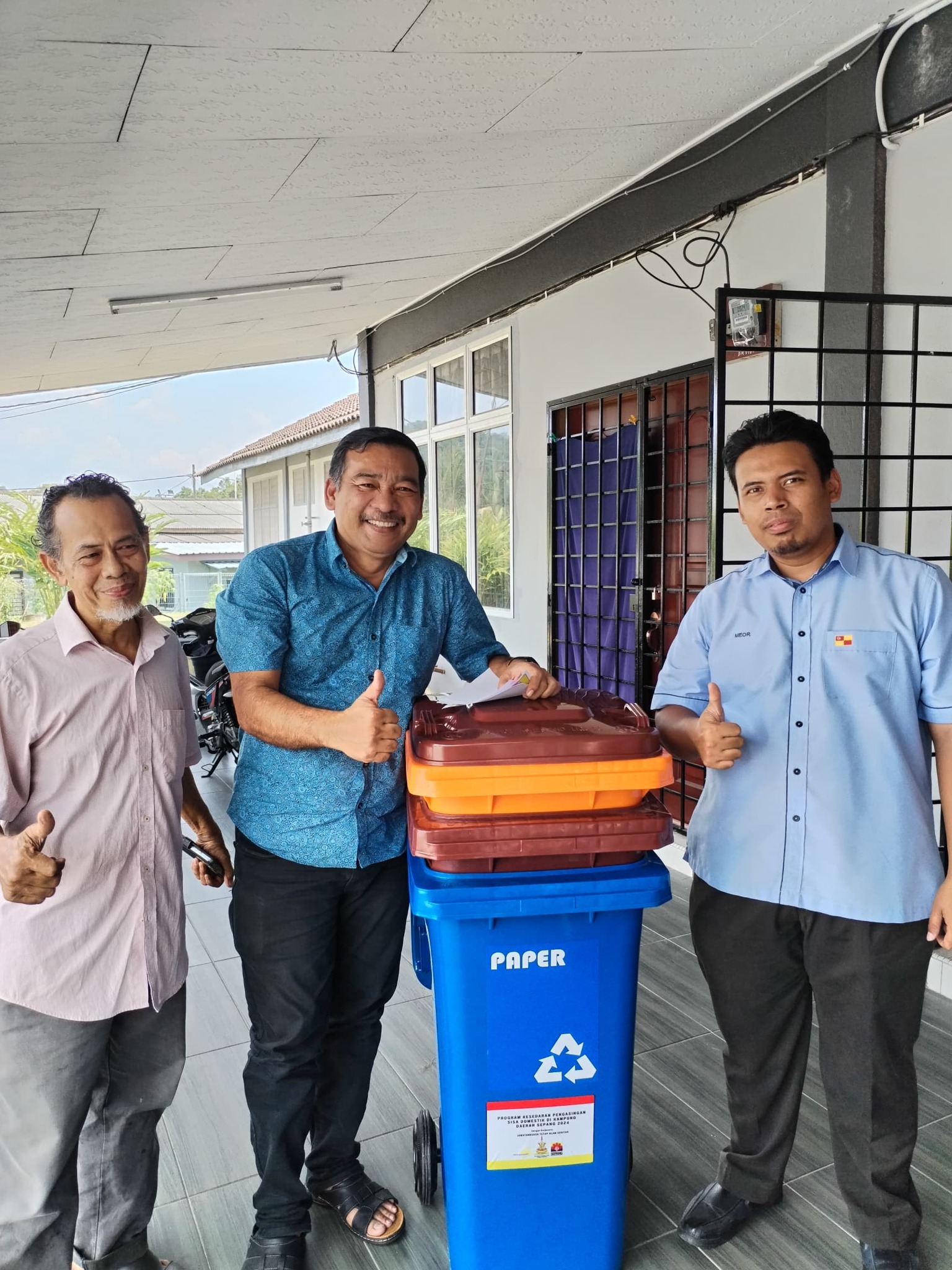 KDEB Waste Management - SUMBANGAN TONG 3R KEPADA 3 BALAI PENGHULU, SEPANG
