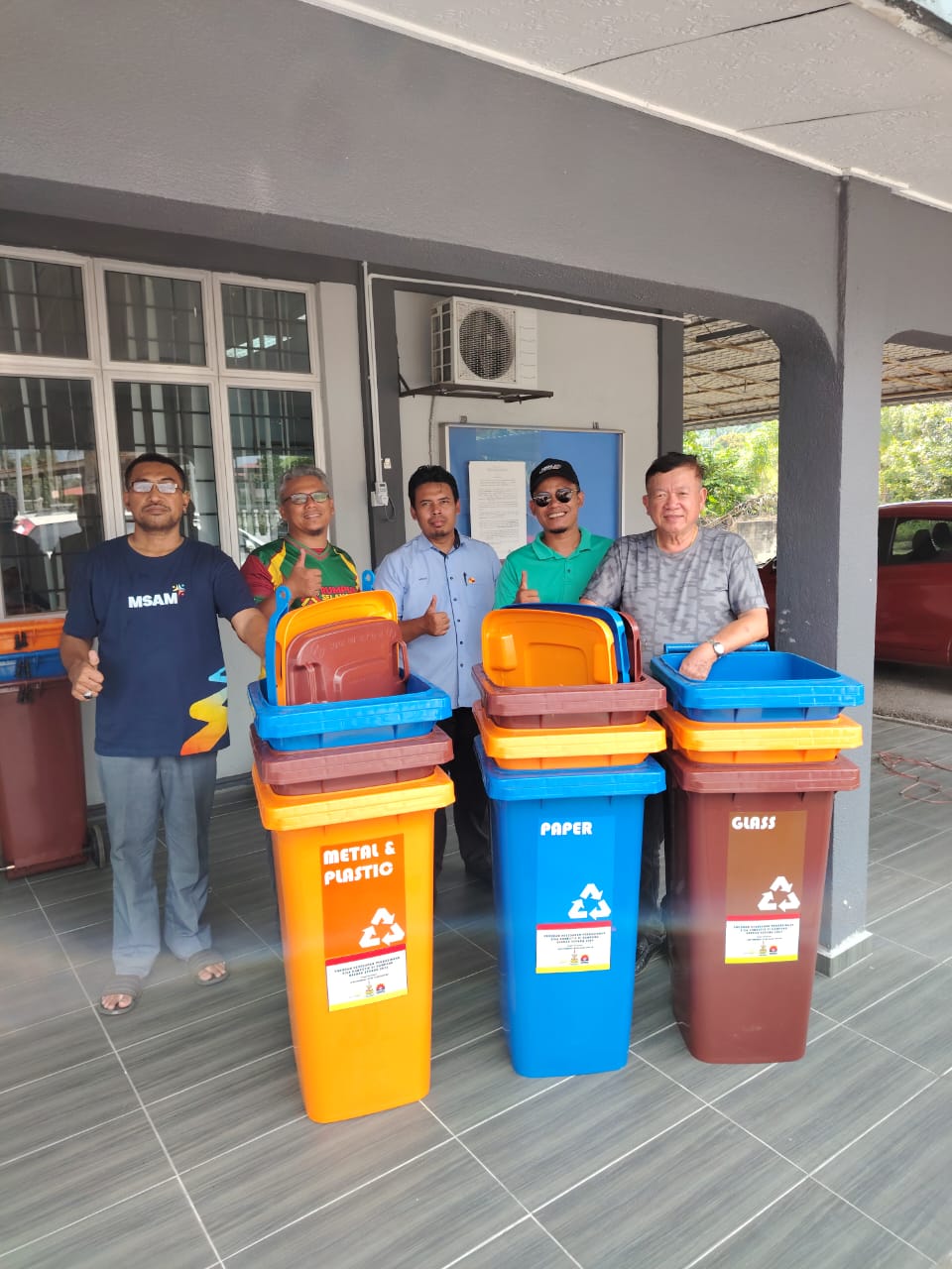 KDEB Waste Management - SUMBANGAN TONG 3R KEPADA 3 BALAI PENGHULU, SEPANG