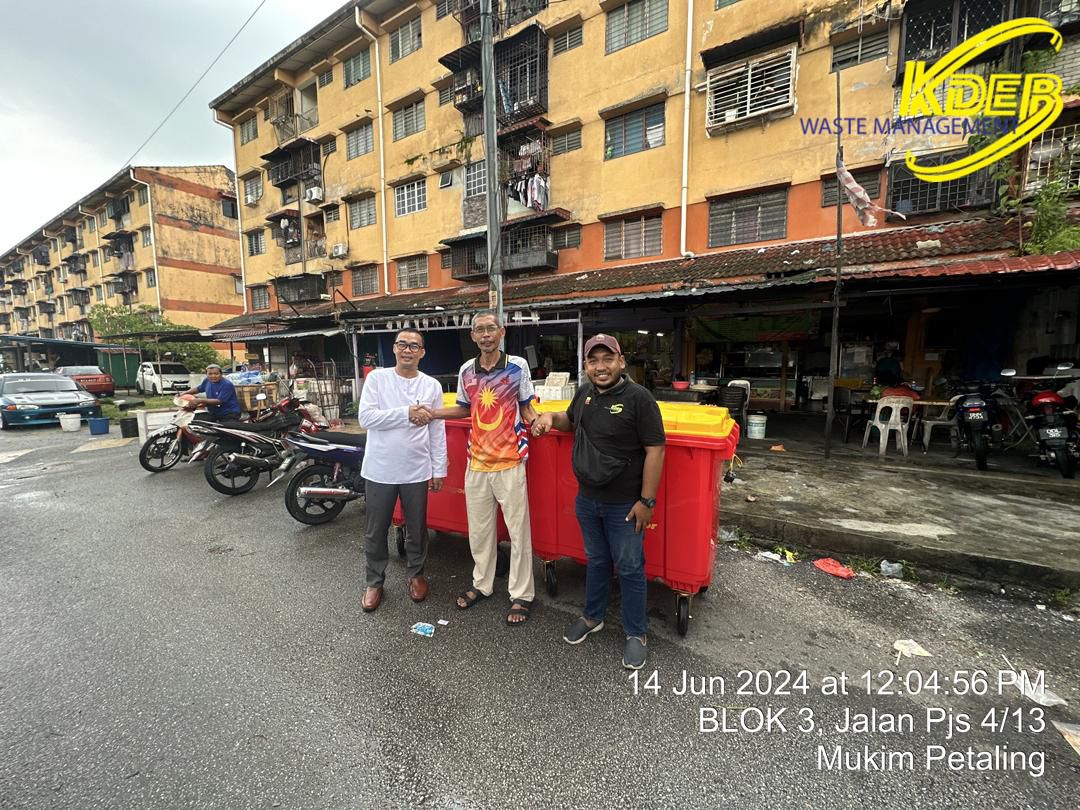 KDEB Waste Management - SUMBANGAN TONG SAMPAH DI DUN SERI SETIA