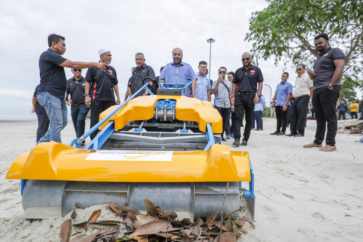 KDEB Waste Management - KDEBWM belanja RM150,000 beli dua jentera moden ...